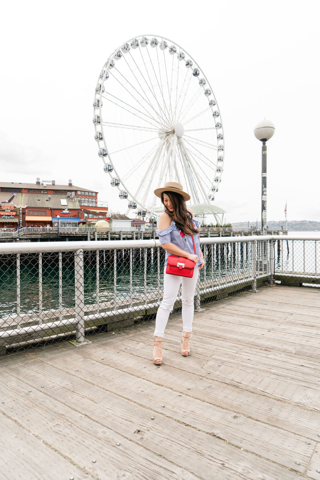 Seattle Great Wheel - The Ultimate Seattle Instagram Spot