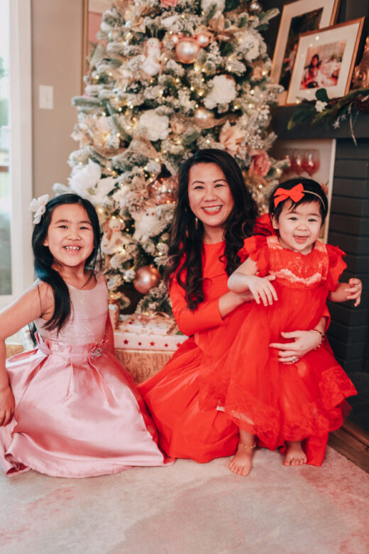 25 Christmas Outfit Ideas for Moms that are effortless and chic