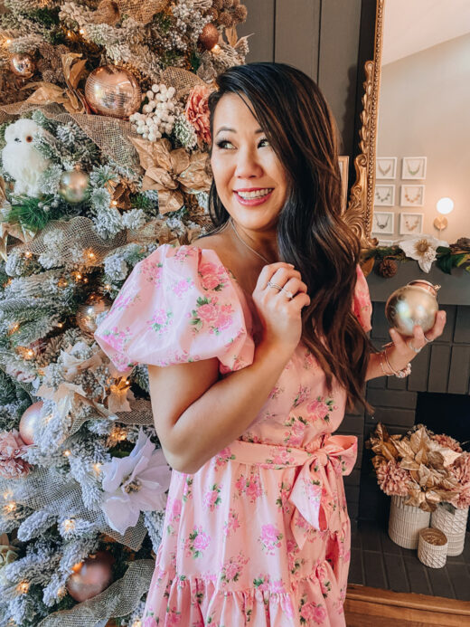 25 Christmas Outfit Ideas for Moms that are effortless and chic