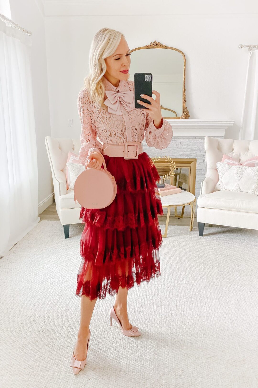 25 Christmas Outfit Ideas for Moms that are effortless and chic