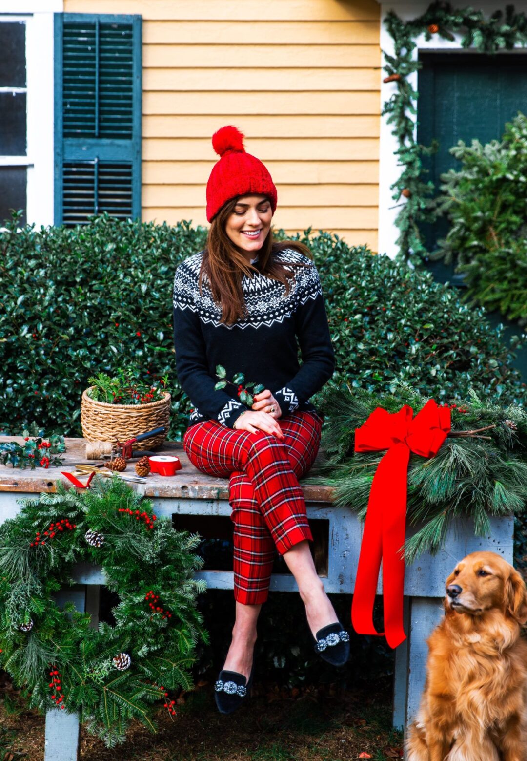 25 Christmas Outfit Ideas for Moms that are effortless and chic