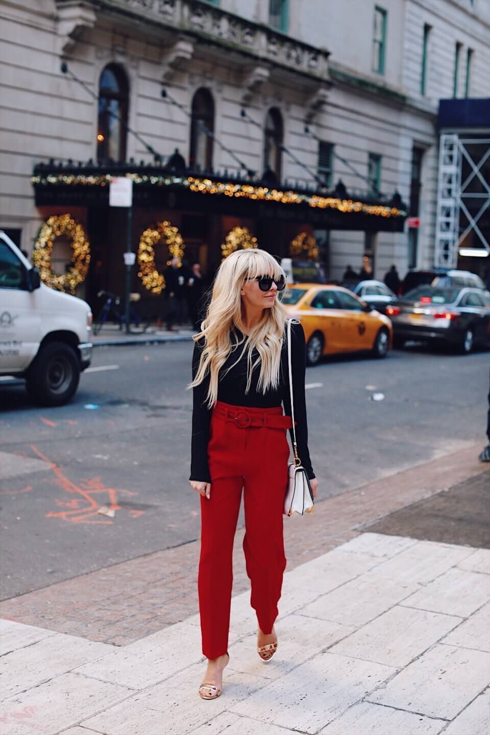 25 Christmas Outfit Ideas for Moms that are effortless and chic