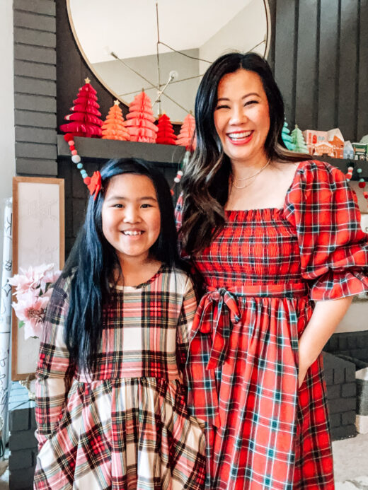 25 Christmas Outfit Ideas for Moms that are effortless and chic