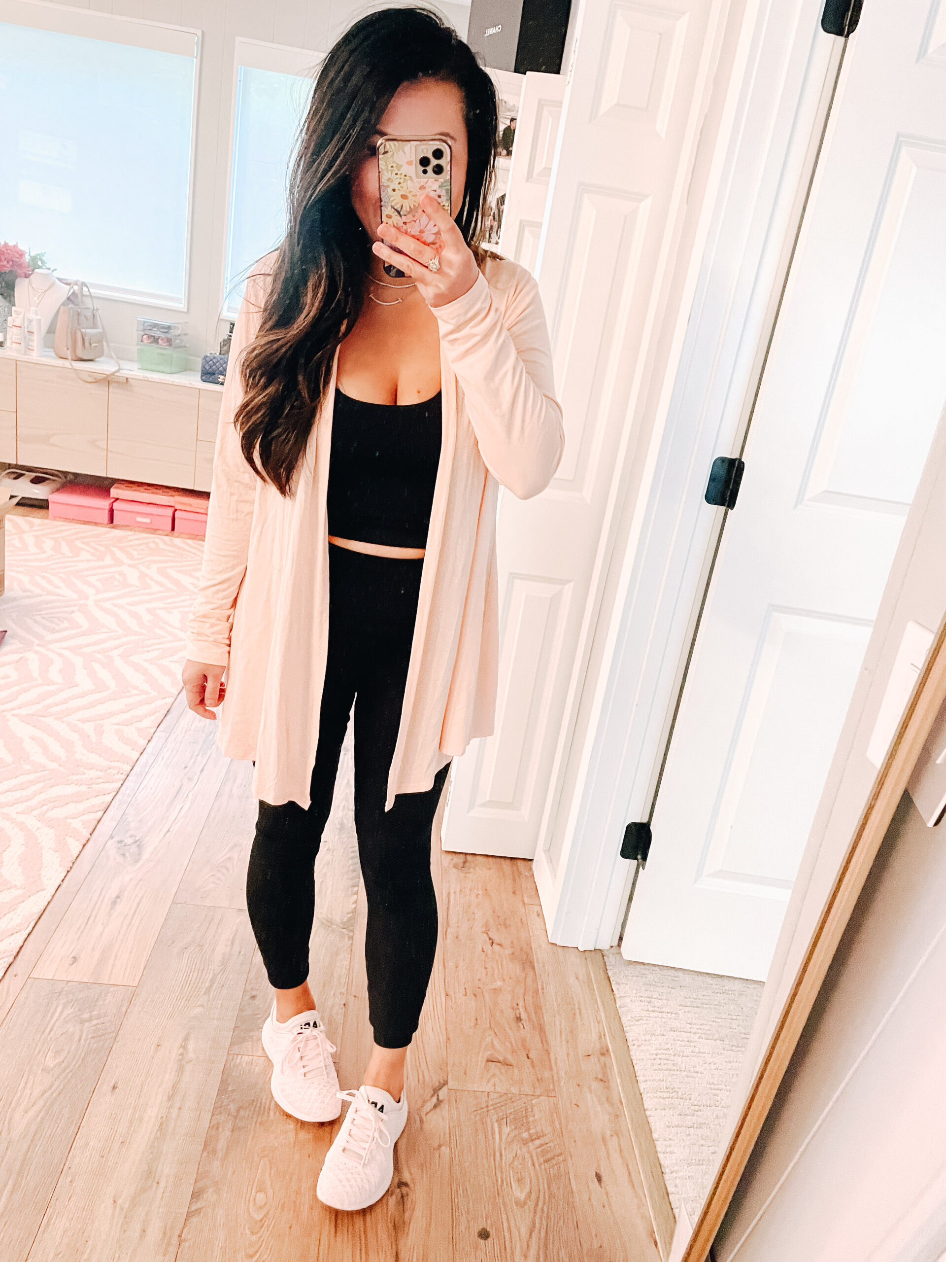 Easy summer style: Stylish tops to wear with leggings